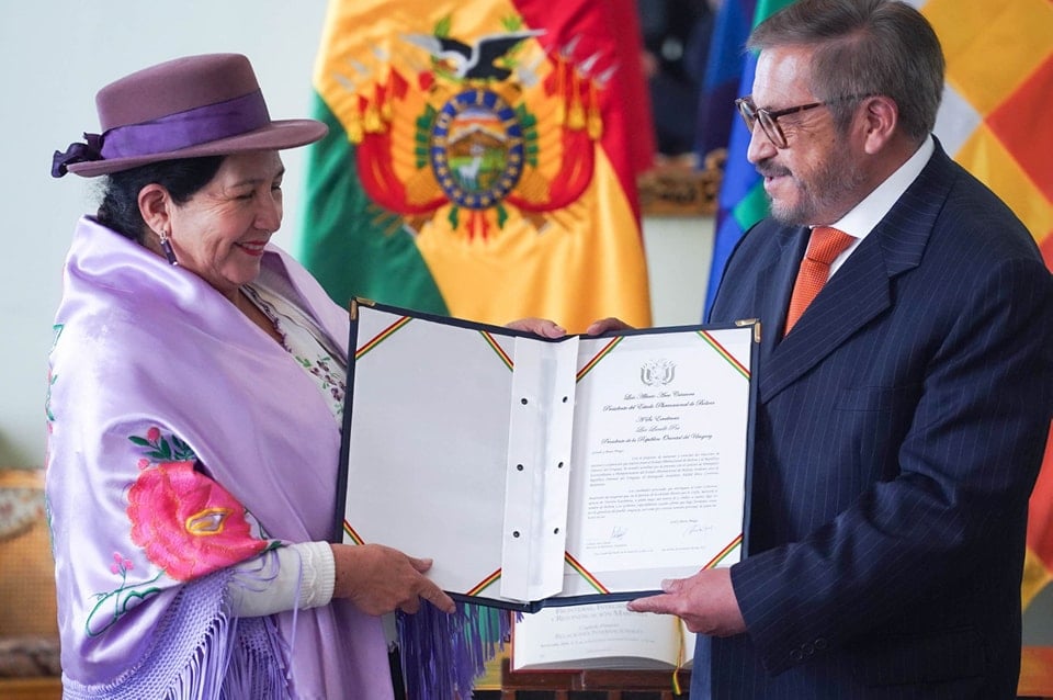 Adalid Contreras jura como nuevo embajador de Bolivia en Uruguay - La Razón