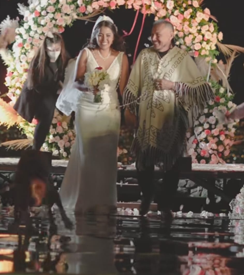 Elmer hermosa, de Los Kjarkas, contrae nupcias con Jennifer Zambrano