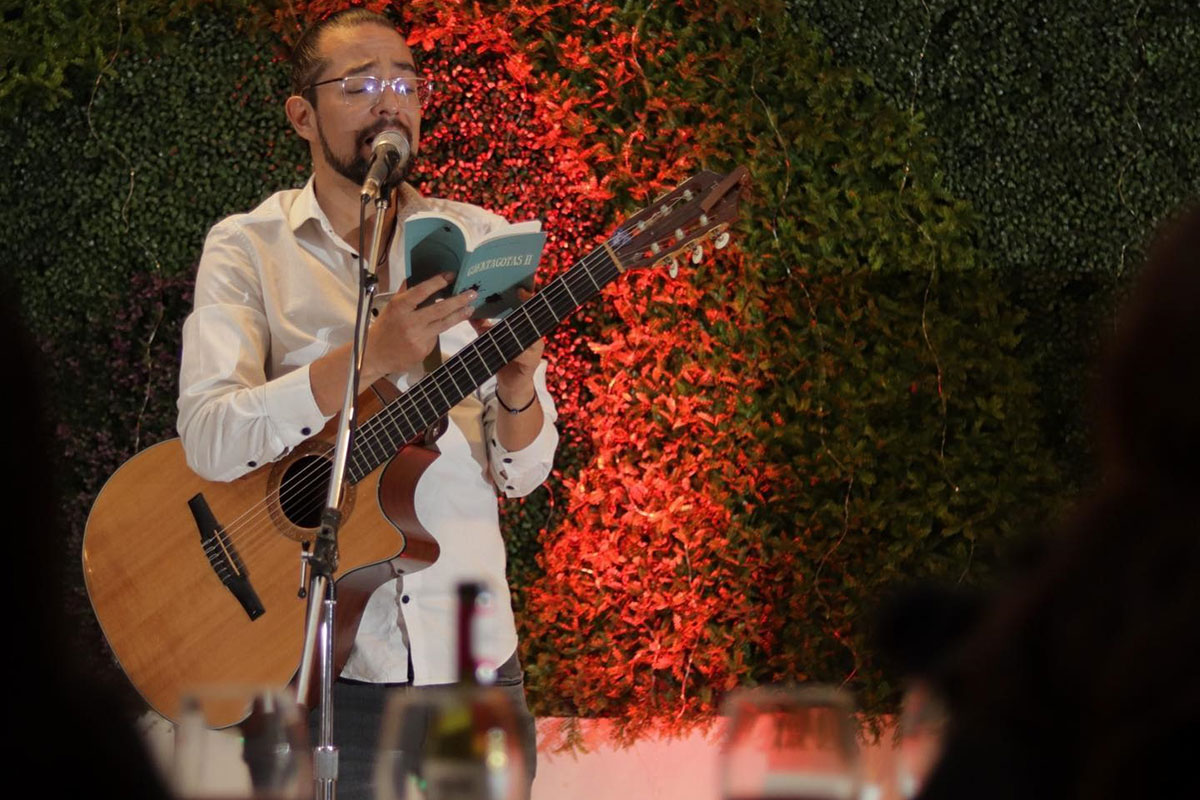 Rodrigo Rojas presenta su poemario musical en el Teatro Nuna - La Razón