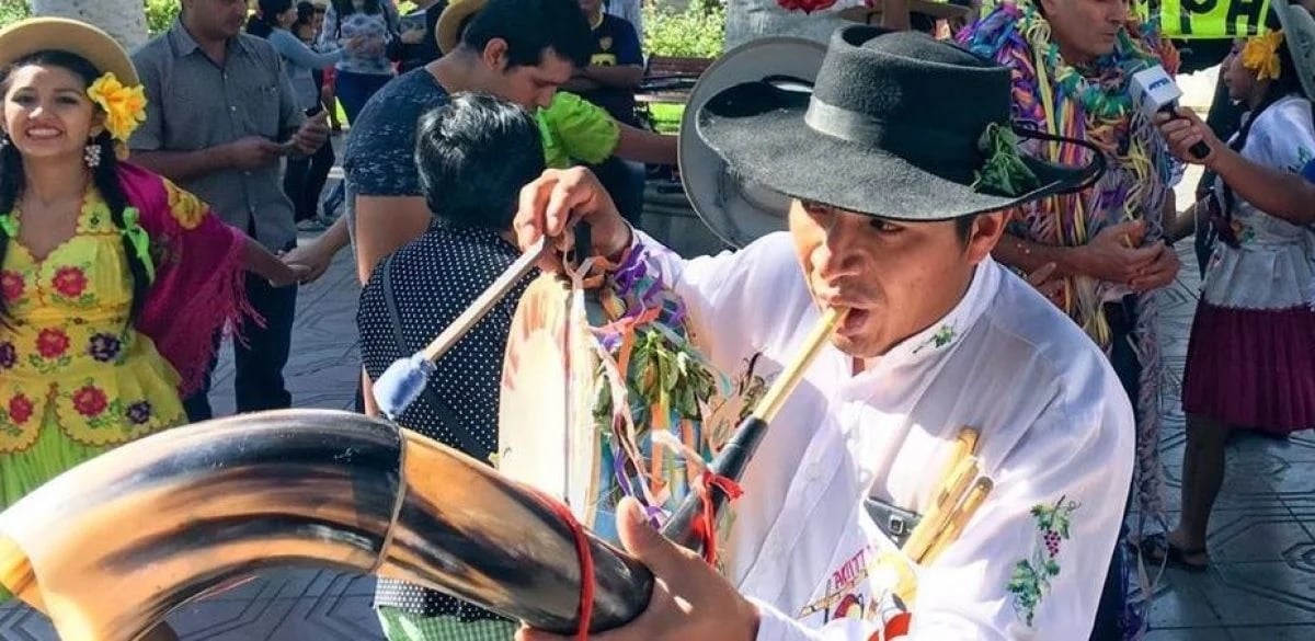 Compadres y comadres: La esencia del Carnaval boliviano