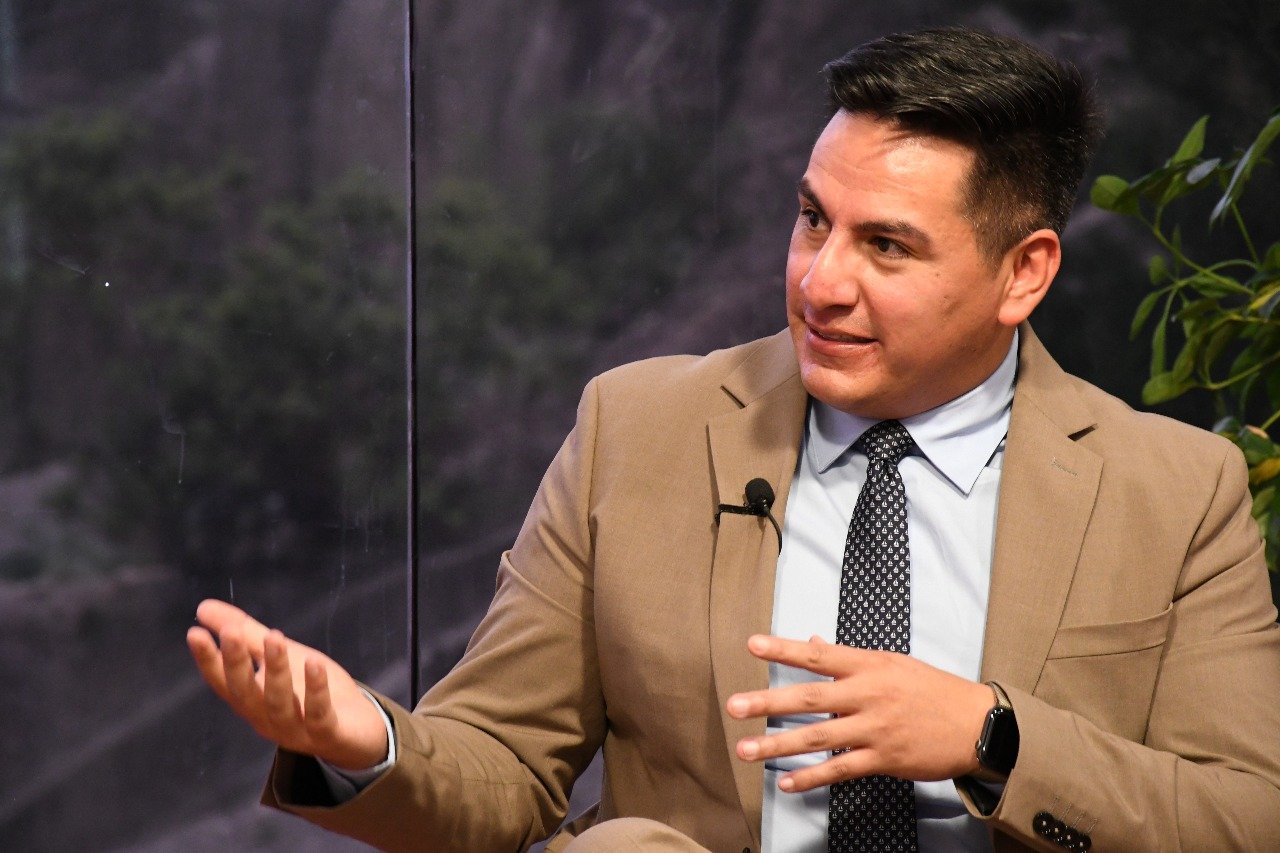 Constitucionalista: 'Andrónico sí podía convocar a sesión de la ALP'