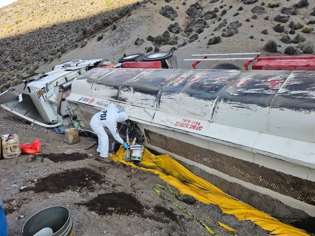 Cisterna derrama más de 10.000 litros de diésel en carretera de Chile