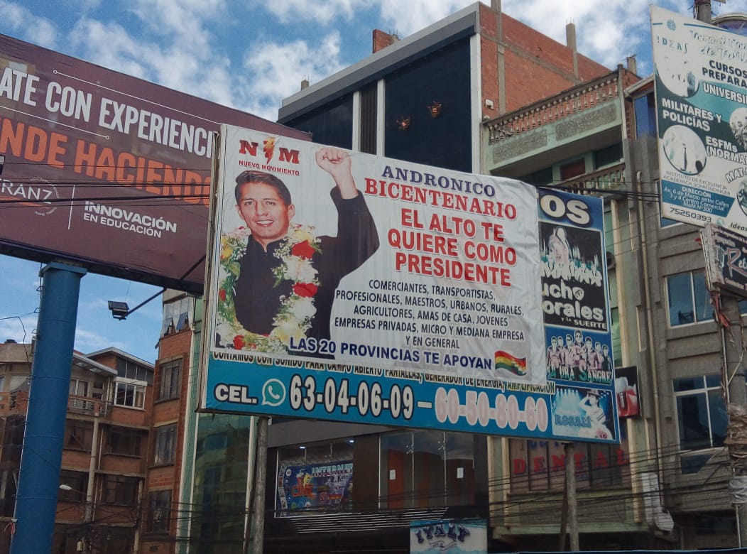 En El Alto aparecen vallas con la imagen de ‘Andrónico Bicentenario’