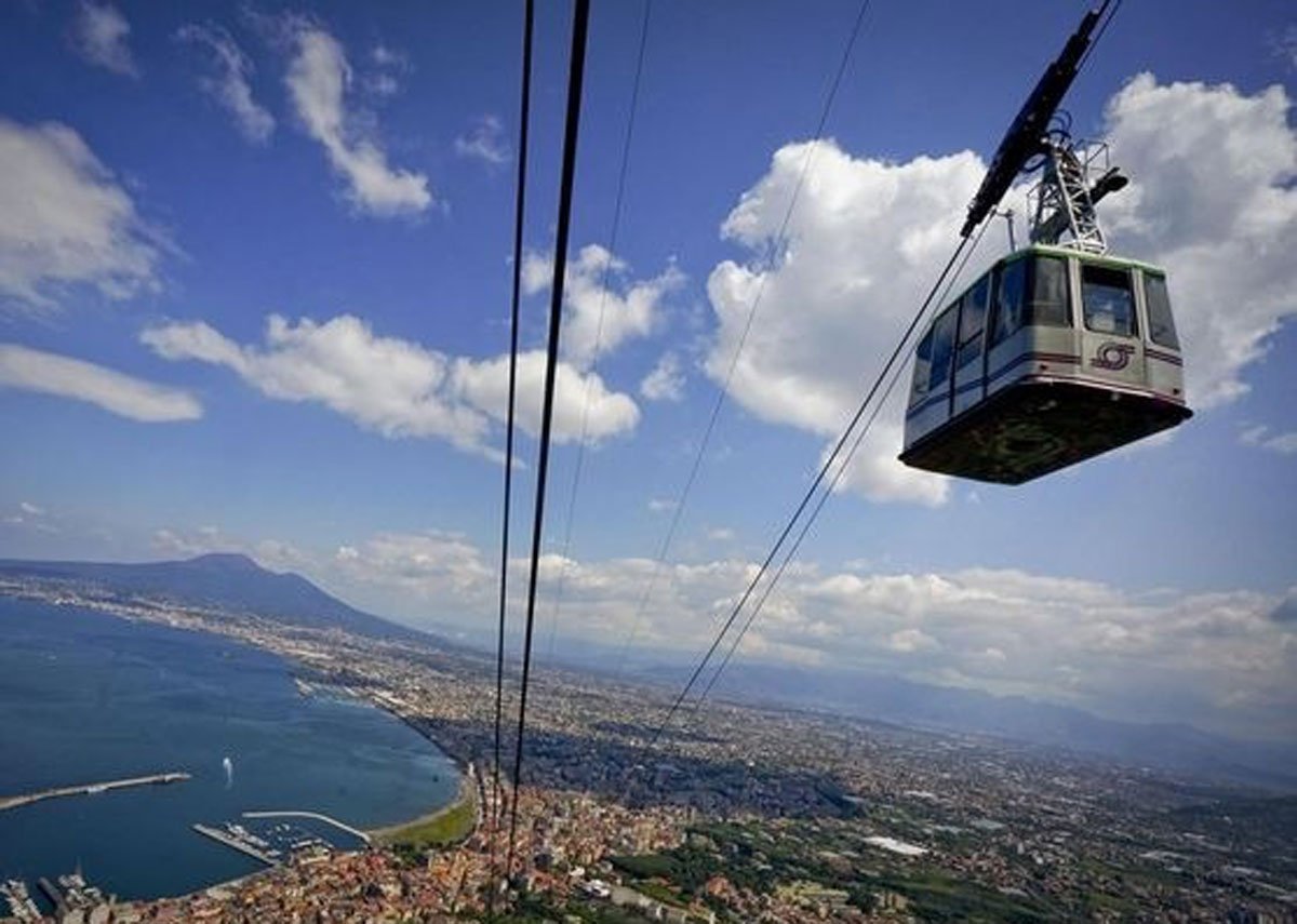 Un teleférico cae en Italia y deja al menos cuatro fallecidos - La Razón