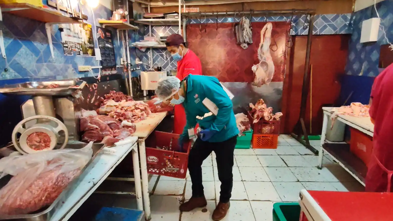 Decomisan unos 35 kilos de carne en mal estado en la Max Paredes - La Razón