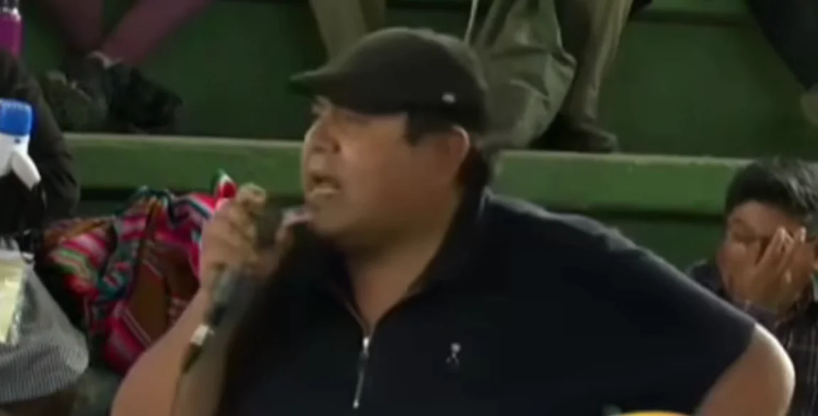 Otra amenaza evista: dirigente propone quemar ánforas - La Razón