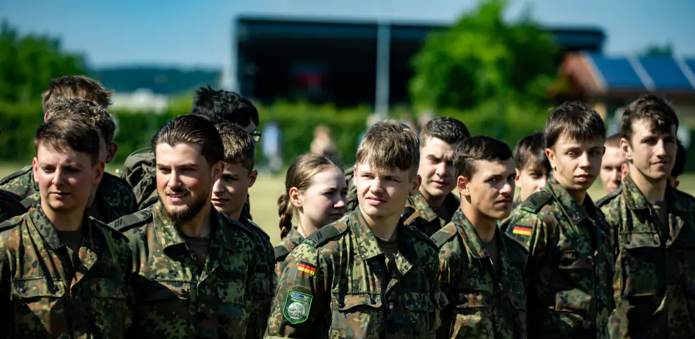 Merz abre la puerta a que las mujeres hagan el servicio militar