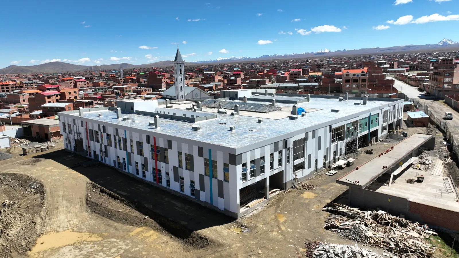 Obras del hospital Qullañ Uta de El Alto llegan al 85% de avance - La Razón