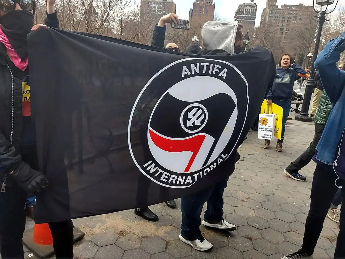 EEUU incluye a grupos europeos Antifa en su lista de terroristas - La Razón
