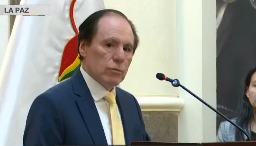 Paz Pereira posesiona a David Espinoza como nuevo presidente del BCB ...