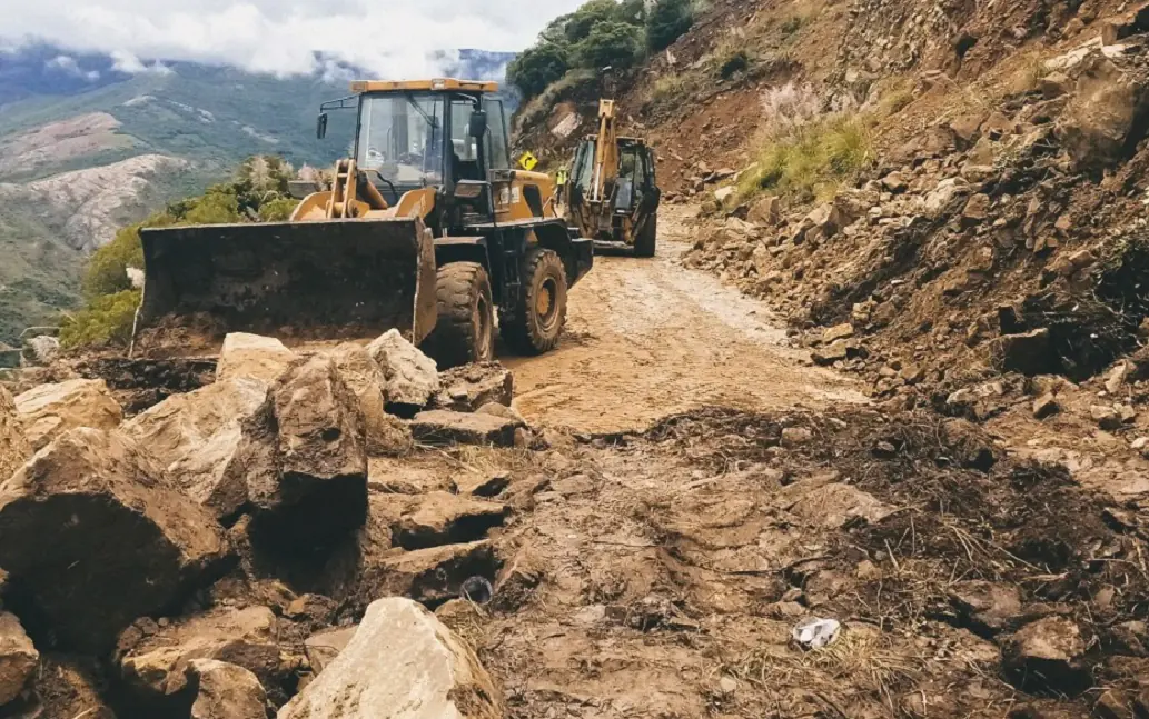 Habilitan el paso hacia los valles cruceños luego de un derrumbe