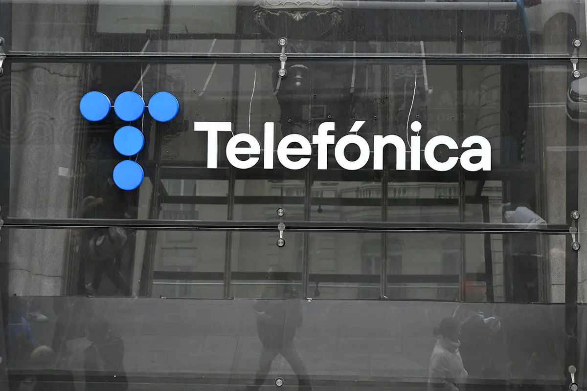 Telefónica vende su filial en Chile y ahonda en su salida de ...